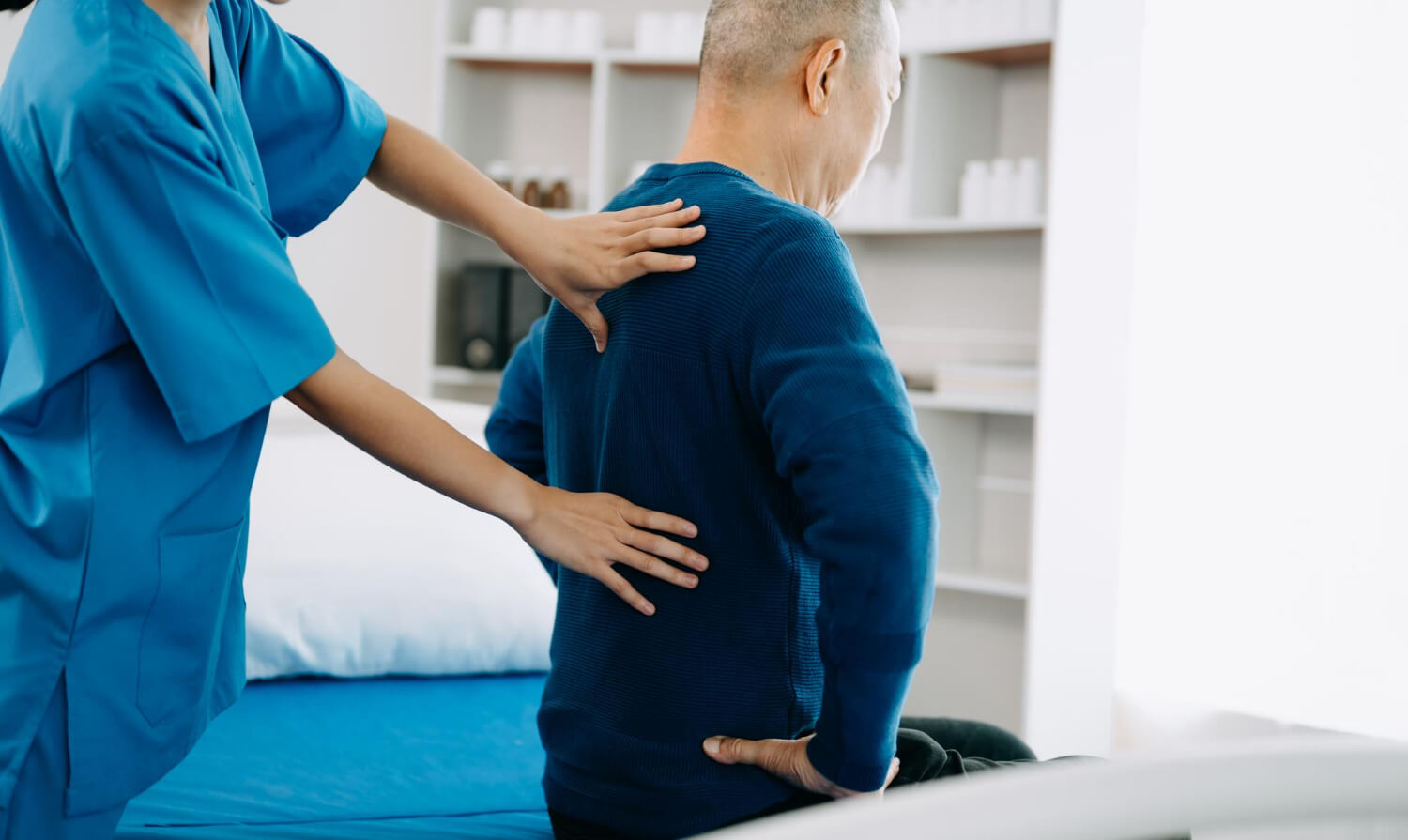 Effective Back Pain Management: Symptoms & Treatments